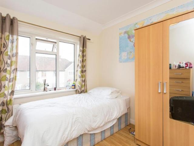 5 Bedroom Shared Living/roommate London London 90562965