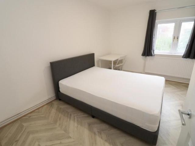 5 Bedroom Shared Living/roommate London London 90562040