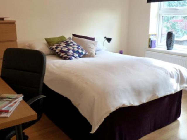 5 Bedroom Shared Living/roommate London London 90562054
