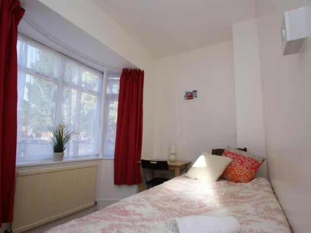 5 Bedroom Shared Living/roommate London London 90562074