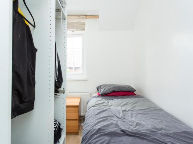 5 Bedroom Shared Living/roommate London London 90562076
