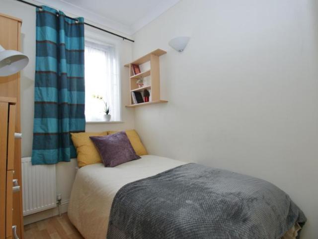 5 Bedroom Shared Living/roommate London London 90562105