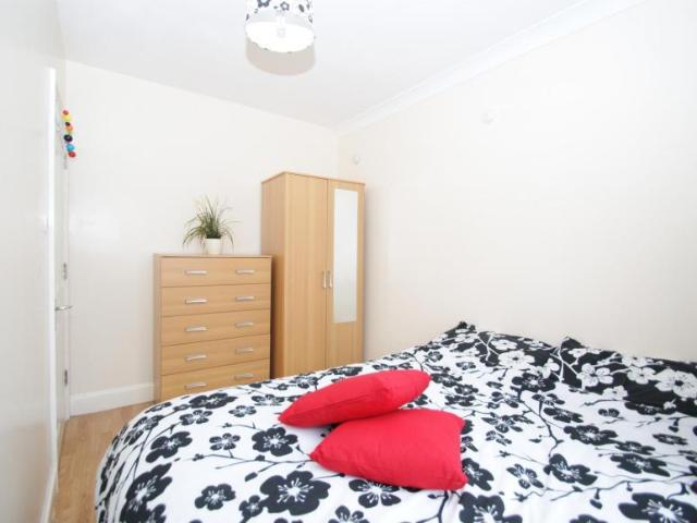 5 Bedroom Shared Living/roommate London London 90562141