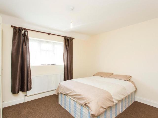 5 Bedroom Shared Living/roommate London London 90562143