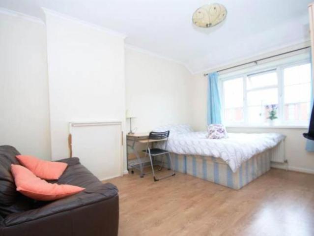 5 Bedroom Shared Living/roommate London London 90562151
