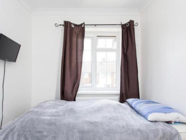5 Bedroom Shared Living/roommate London London 90562160
