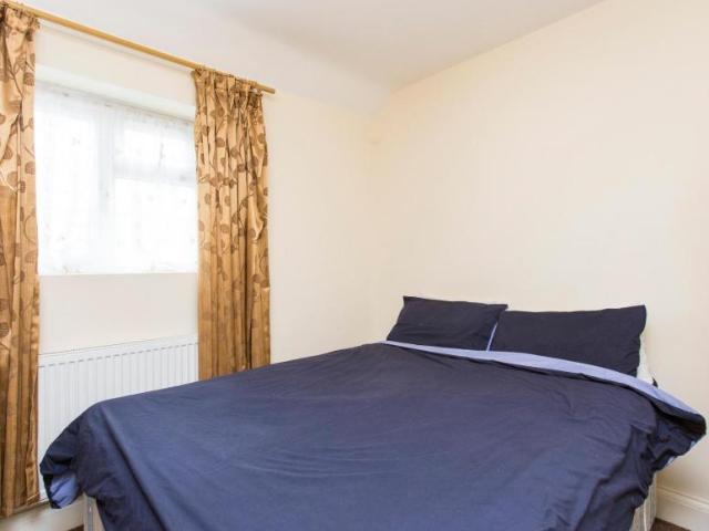 5 Bedroom Shared Living/roommate London London 90562164