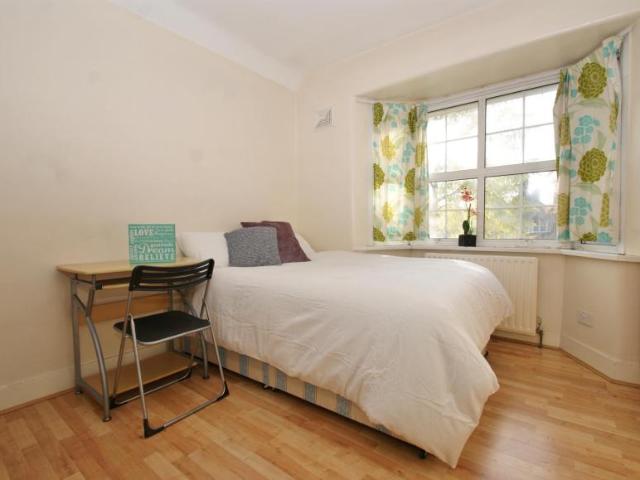 5 Bedroom Shared Living/roommate London London 90562166