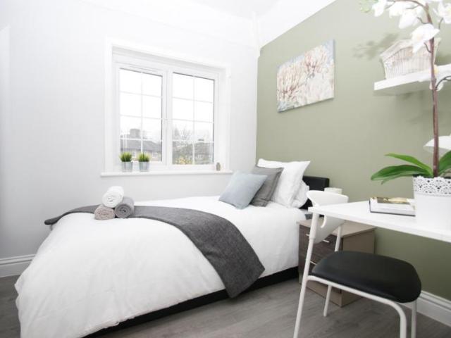5 Bedroom Shared Living/roommate London London 90562189