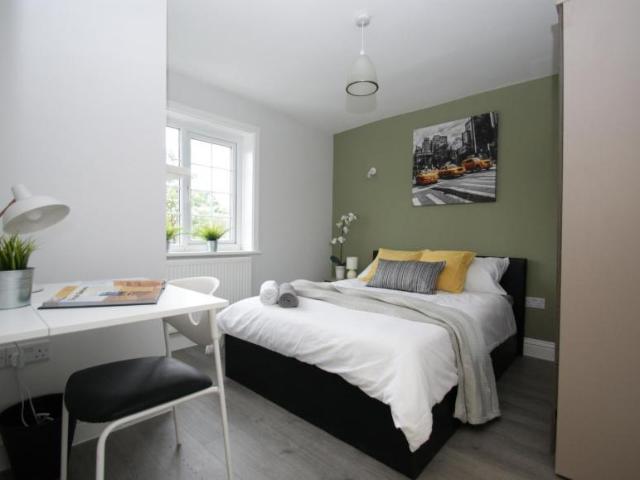 5 Bedroom Shared Living/roommate London London 90562197