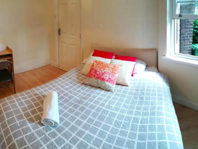 5 Bedroom Shared Living/roommate London London 90562205