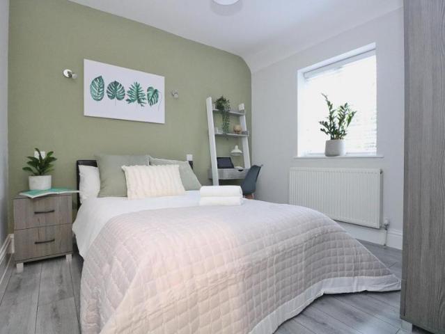 5 Bedroom Shared Living/roommate London London 90562206