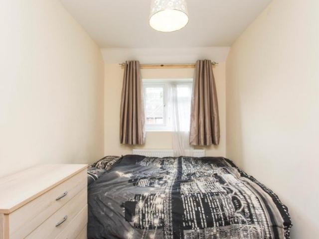 5 Bedroom Shared Living/roommate London London 90562214