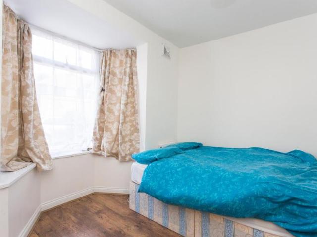 5 Bedroom Shared Living/roommate London London 90562215
