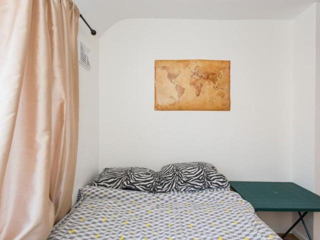 5 Bedroom Shared Living/roommate London London 90562216