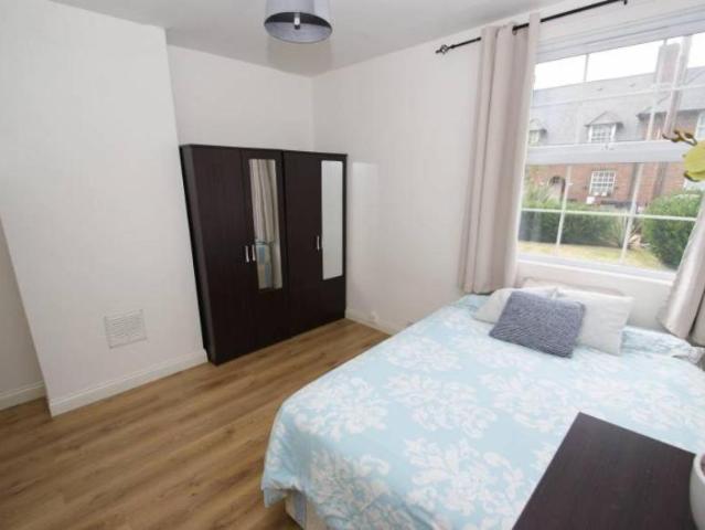 5 Bedroom Shared Living/roommate London London 90562219