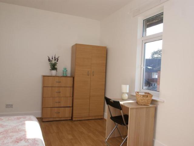 5 Bedroom Shared Living/roommate London London 90562234