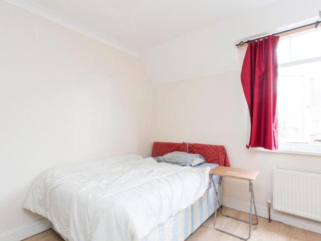 5 Bedroom Shared Living/roommate London London 90562235