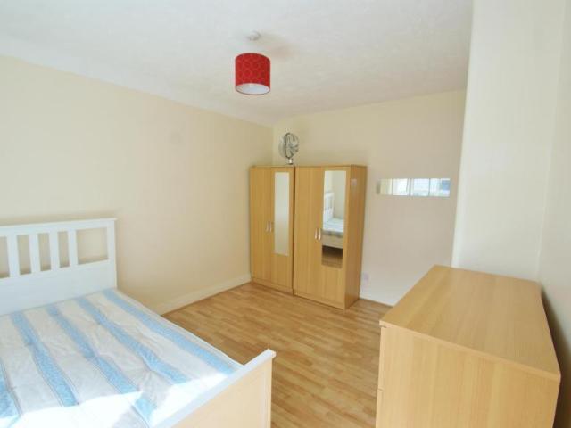 5 Bedroom Shared Living/roommate London London 90562236