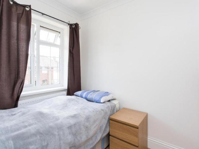 5 Bedroom Shared Living/roommate London London 90562256