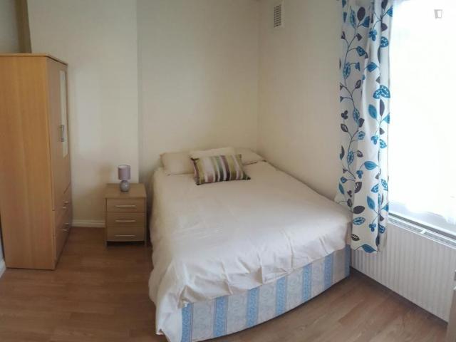 5 Bedroom Shared Living/roommate London London 90562263