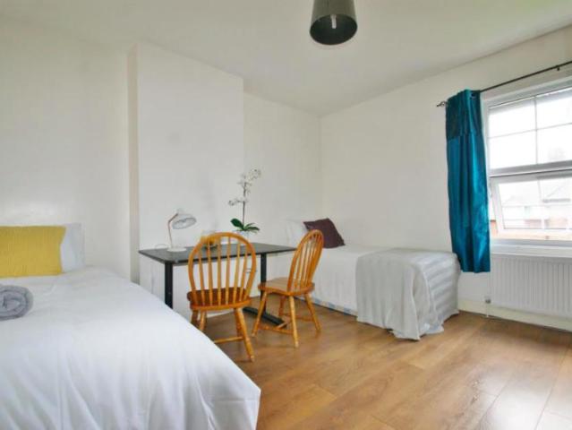 5 Bedroom Shared Living/roommate London London 90562273