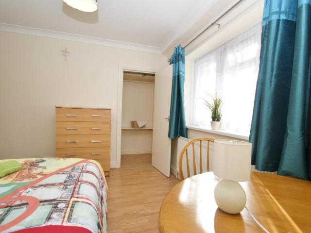 5 Bedroom Shared Living/roommate London London 90562274