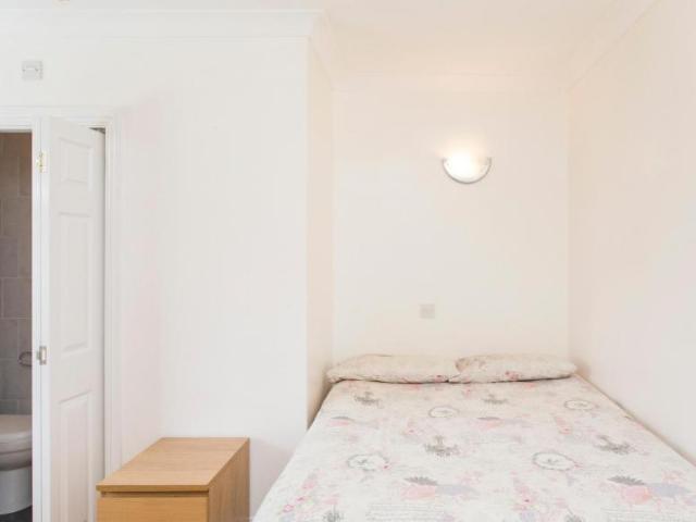5 Bedroom Shared Living/roommate London London 90562282