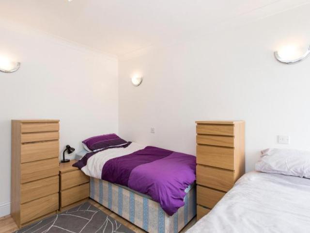 5 Bedroom Shared Living/roommate London London 90562289