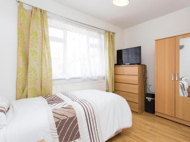5 Bedroom Shared Living/roommate London London 90562307