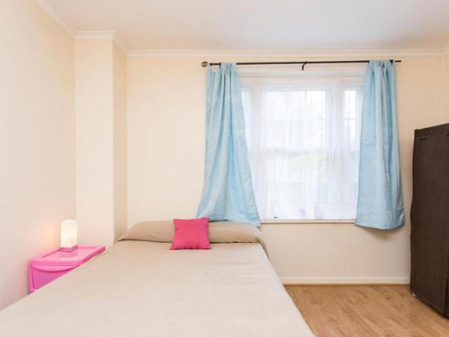 5 Bedroom Shared Living/roommate London London 90562325
