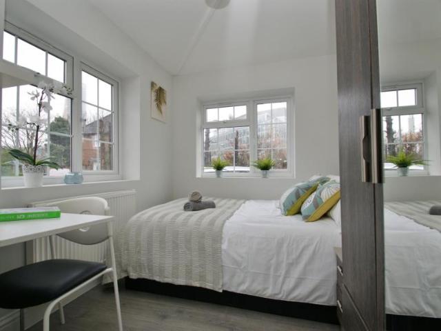 5 Bedroom Shared Living/roommate London London 90562341