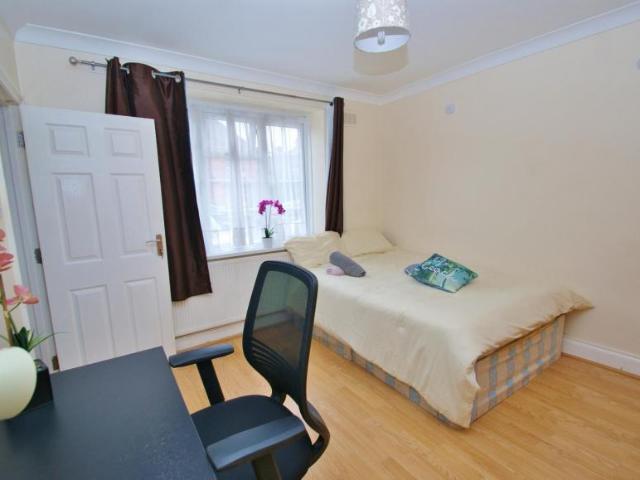 5 Bedroom Shared Living/roommate London London 90562360