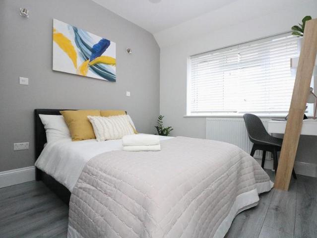 5 Bedroom Shared Living/roommate London London 90562363