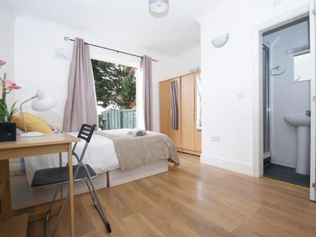 5 Bedroom Shared Living/roommate London London 90563425
