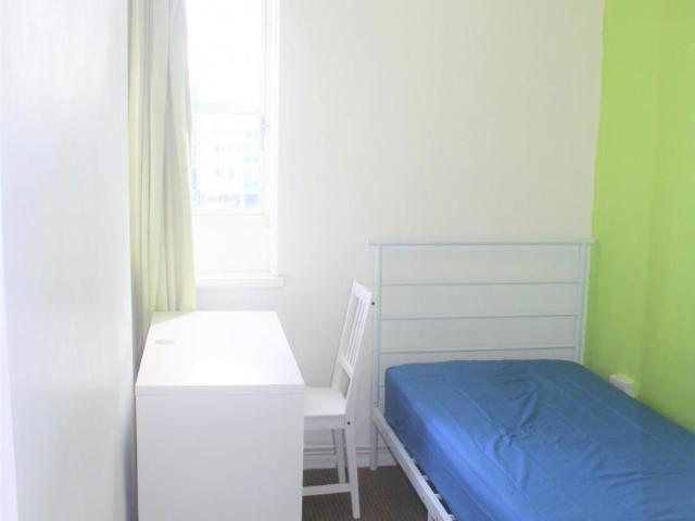 5 Bedroom Shared Living/roommate London London 90563730