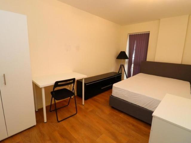 5 Bedroom Shared Living/roommate London London 90563901