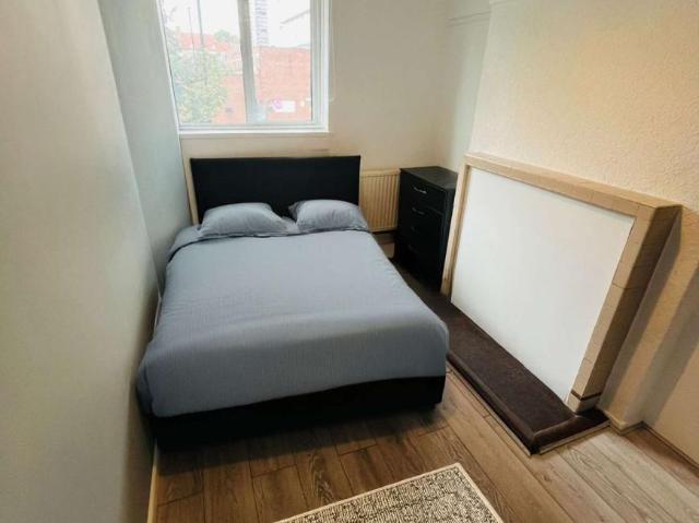 5 Bedroom Shared Living/roommate London London 94086439
