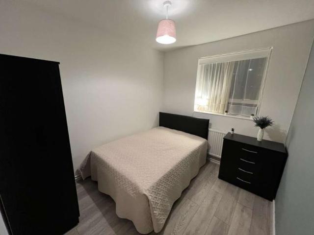 5 Bedroom Shared Living/roommate London London 94086446