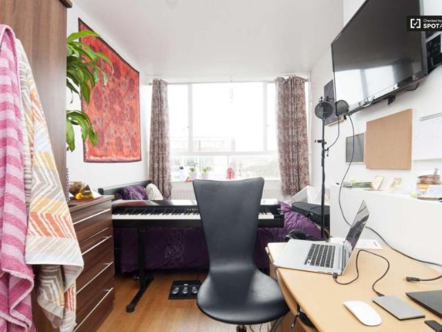 5 Bedroom Shared Living/roommate London London 95118638