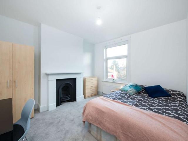 5 Bedroom Shared Living/roommate London London 95119617