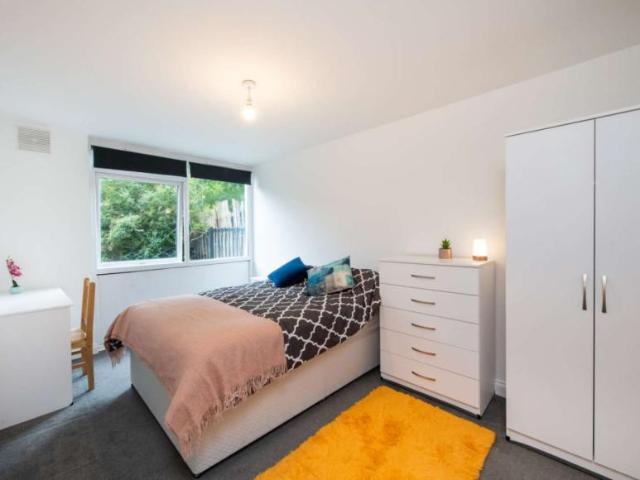 5 Bedroom Shared Living/roommate London London 95119645