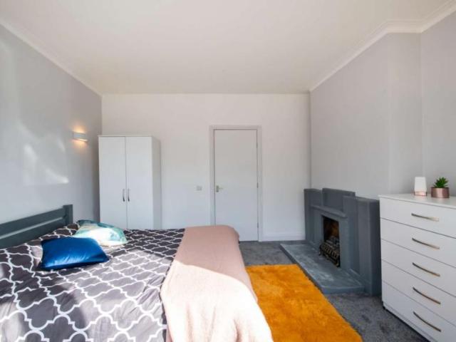 5 Bedroom Shared Living/roommate London London 96591182