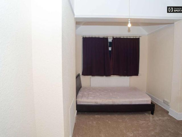 5 Bedroom Shared Living/roommate London London 97313288