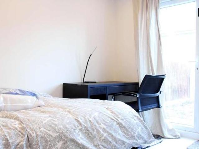 5 Bedroom Shared Living/roommate London London LS71881235