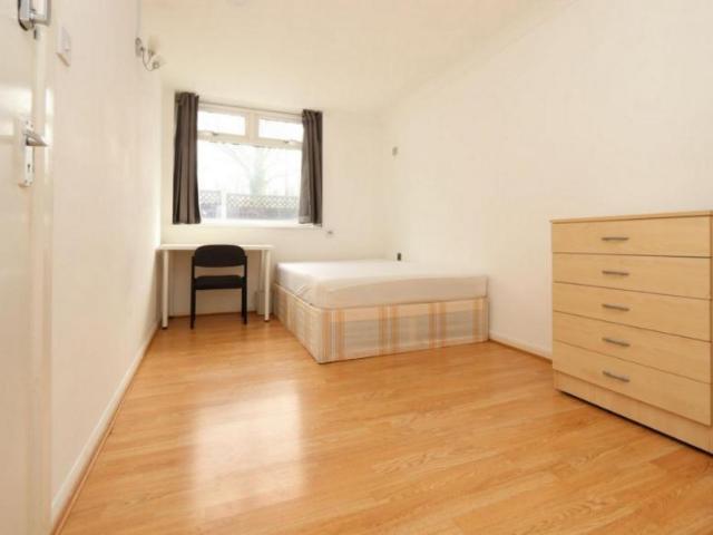 5 Bedroom Shared Living/roommate London London LS90559358