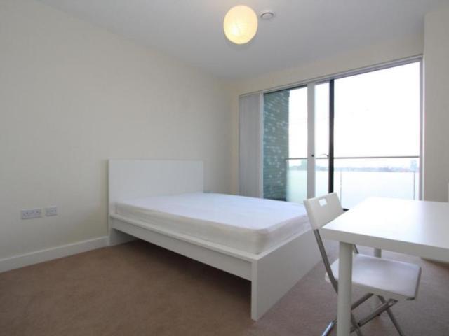 5 Bedroom Shared Living/roommate London London LS90559314