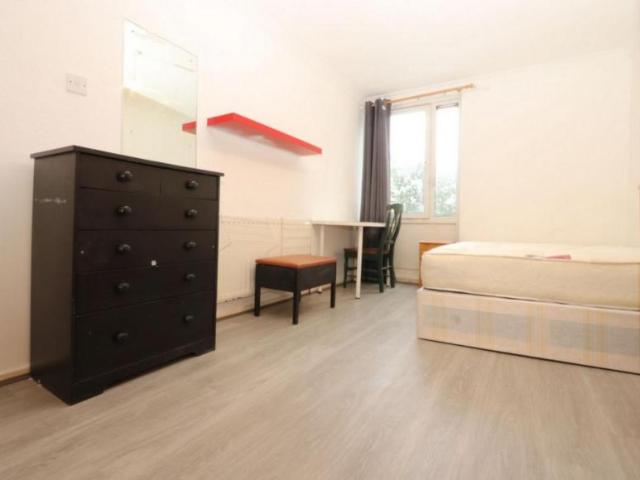 5 Bedroom Shared Living/roommate London London LS90559318