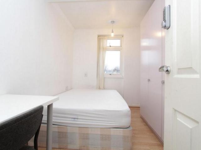 5 Bedroom Shared Living/roommate London London LS90559402