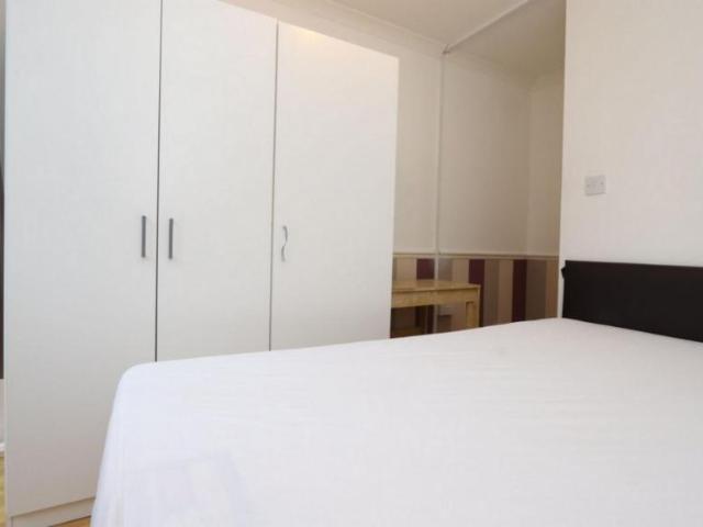 5 Bedroom Shared Living/roommate London London LS90559426